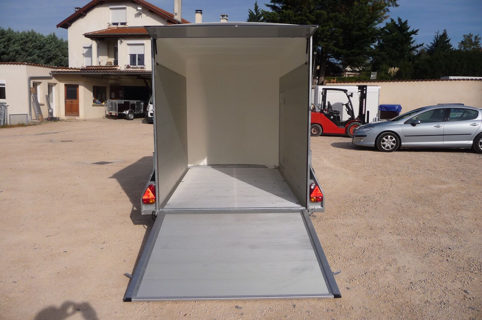 Remorque fourgon fermée occasion - Annonces de remorques d'occasion ...